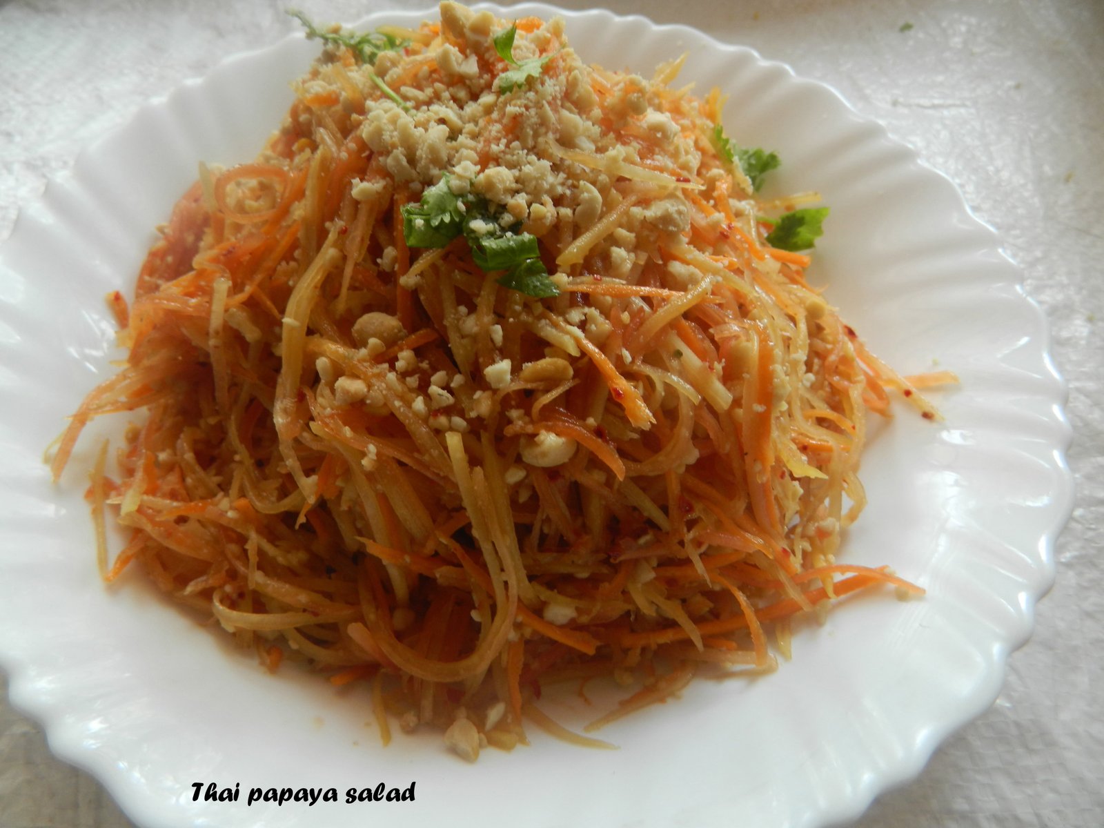 Thai Papaya Salad / Som Tom Salad | Geeths Dawath