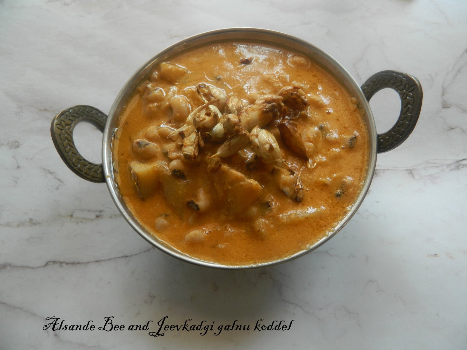 Alsande bee ani jeevkadgi galnu koddel/ Black eyed bean and breadfruit ...