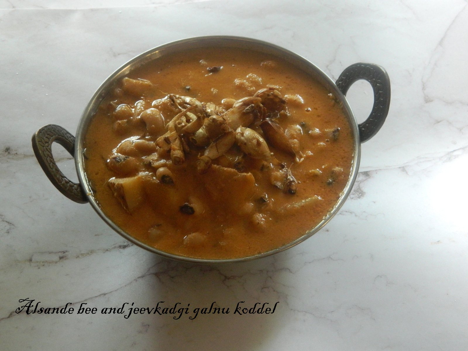 Alsande bee ani jeevkadgi galnu koddel/ Black eyed bean and breadfruit ...